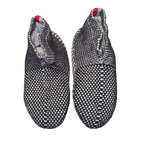 Bombas | Shoes | Womens Bombas Dark Light Grey Gripper Slipper Booties ...